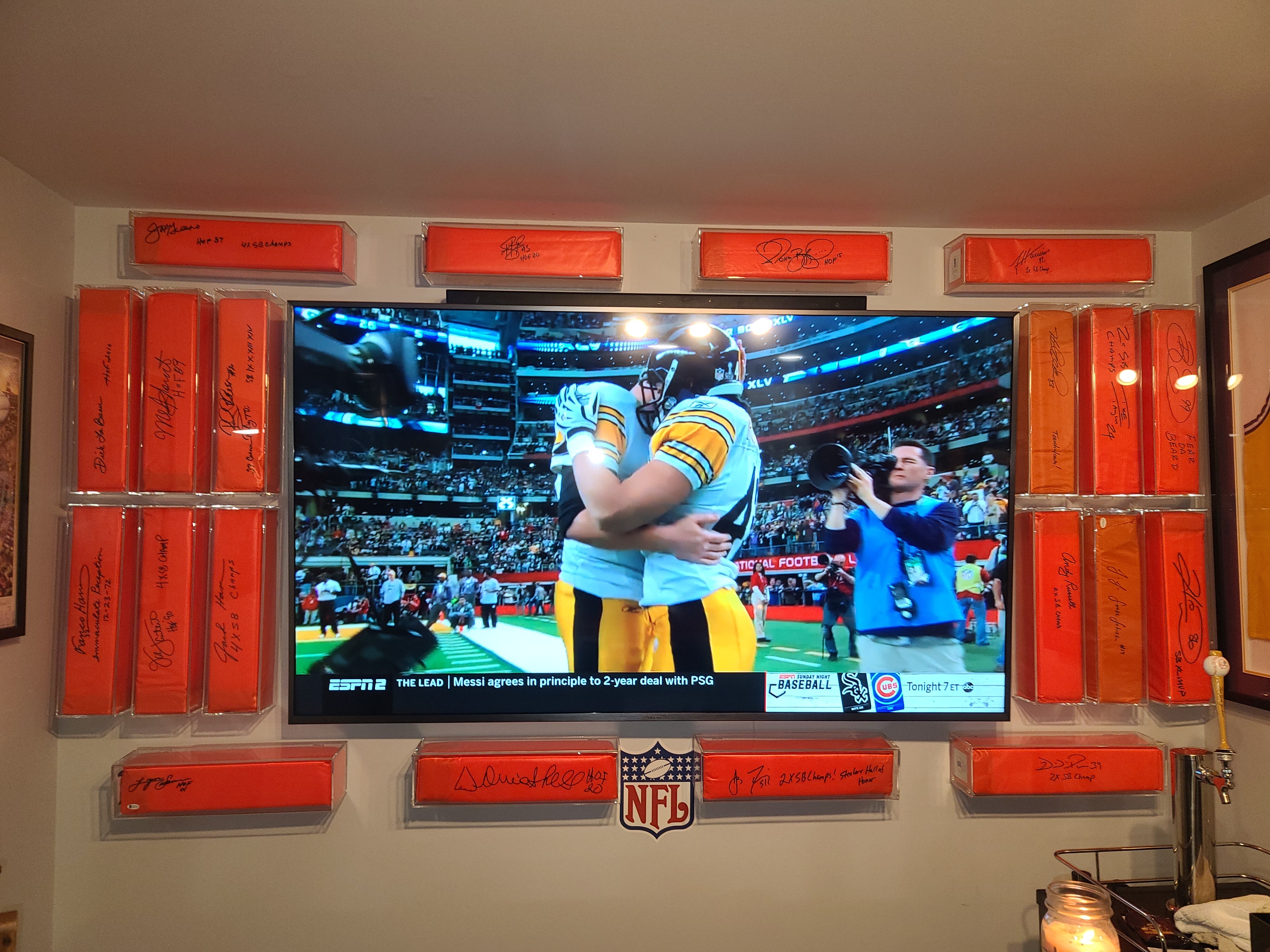 Pittsburg Steelers Pylon Displays – Pylon Display Cases