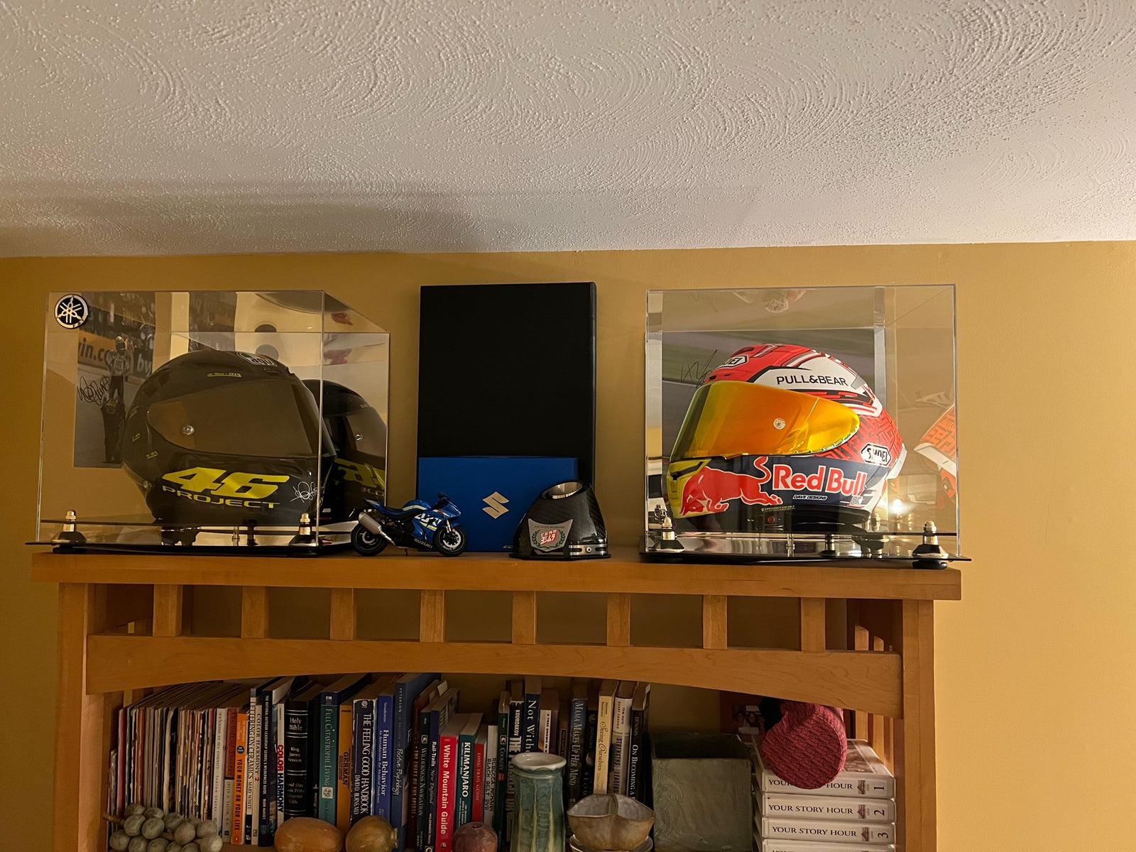 Motorcycle Nascar or Motocross Racing Helmet Display Case - Mirror No
